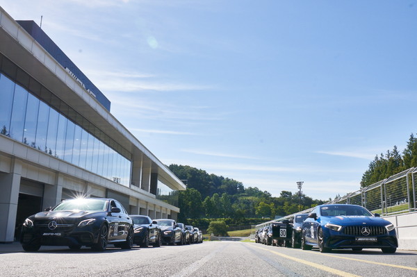 ‘AMG SPEEDWAY’에서 메르세데스-AMG 퍼포먼서 만끽
