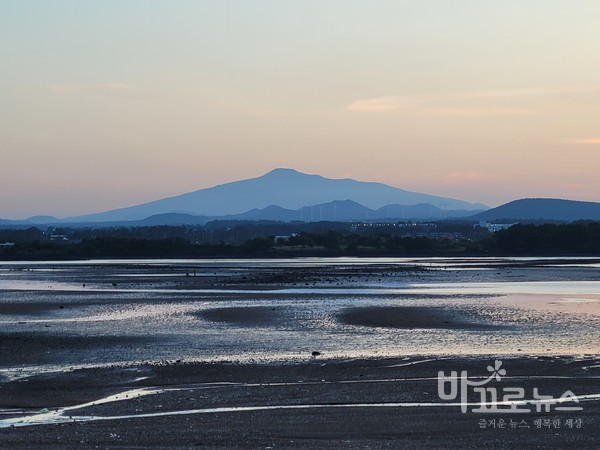 [가고 싶은 '한국관광 100선'] (77) 한라산국립공원, 백록담 호수는 푸르게 빛나고